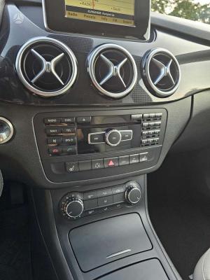 Yellow Mercedes-Benz B 180 2012 in Kelme, with an engine capacity of 1.80 L and mileage of 243 thousand km for 5300 €, photo 15 on AUTOMOTO.COM.LV