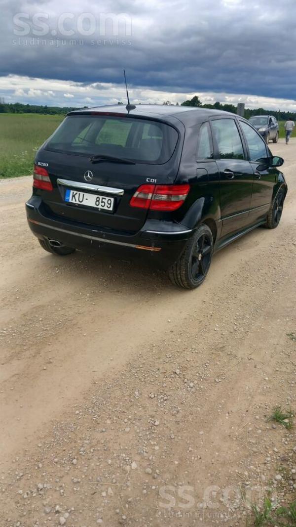 Black Mercedes-Benz B 200 2006 in Rezekne, with an engine capacity of 2.00 L and mileage of 280 thousand km for 1500 €, photo 4 on AUTOMOTO.COM.LV