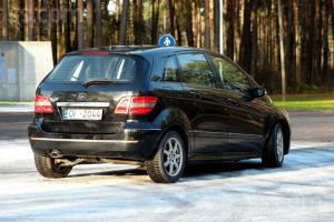 Black Mercedes-Benz B 200 2007 in Riga, with an engine capacity of 2.00 L and mileage of 237 thousand km for 2000 €, photo 3 on AUTOMOTO.COM.LV