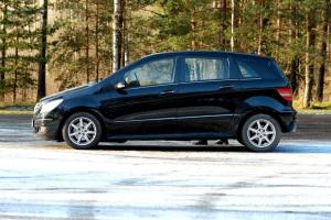 Black Mercedes-Benz B 200 2007 in Riga, with an engine capacity of 2.00 L and mileage of 237 thousand km for 2000 €, photo 4 on AUTOMOTO.COM.LV