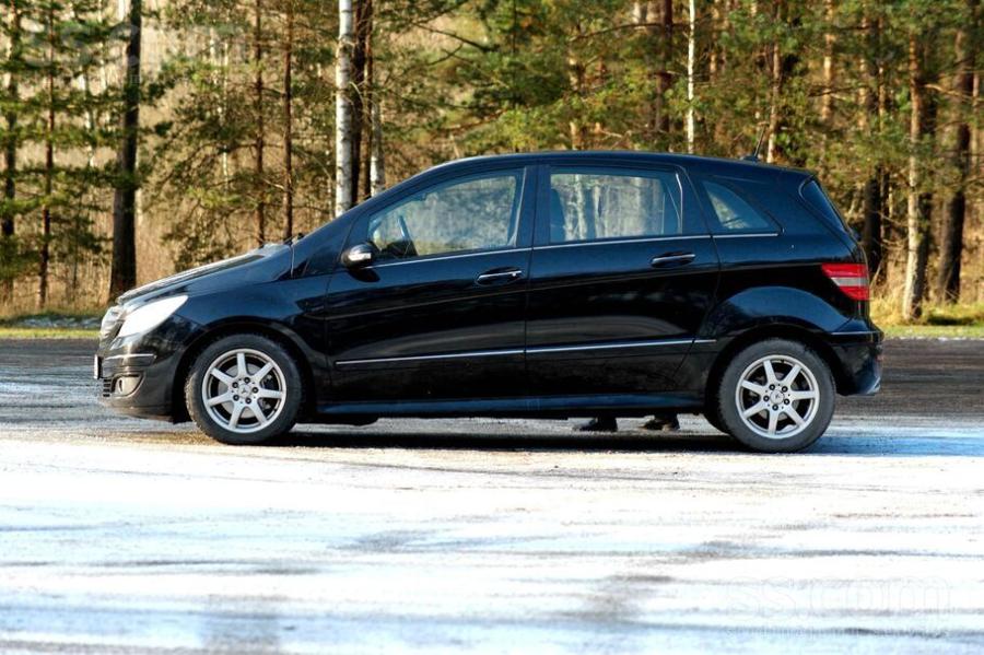 Black Mercedes-Benz B 200 2007 in Riga, with an engine capacity of 2.00 L and mileage of 237 thousand km for 2000 €, photo 4 on AUTOMOTO.COM.LV