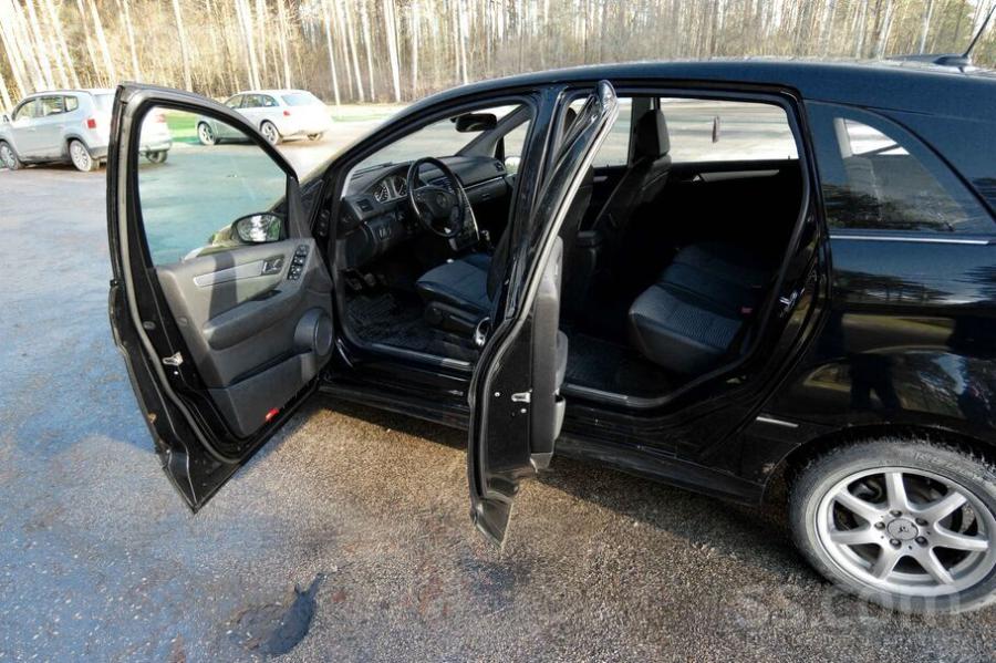 Black Mercedes-Benz B 200 2007 in Riga, with an engine capacity of 2.00 L and mileage of 237 thousand km for 2000 €, photo 10 on AUTOMOTO.COM.LV