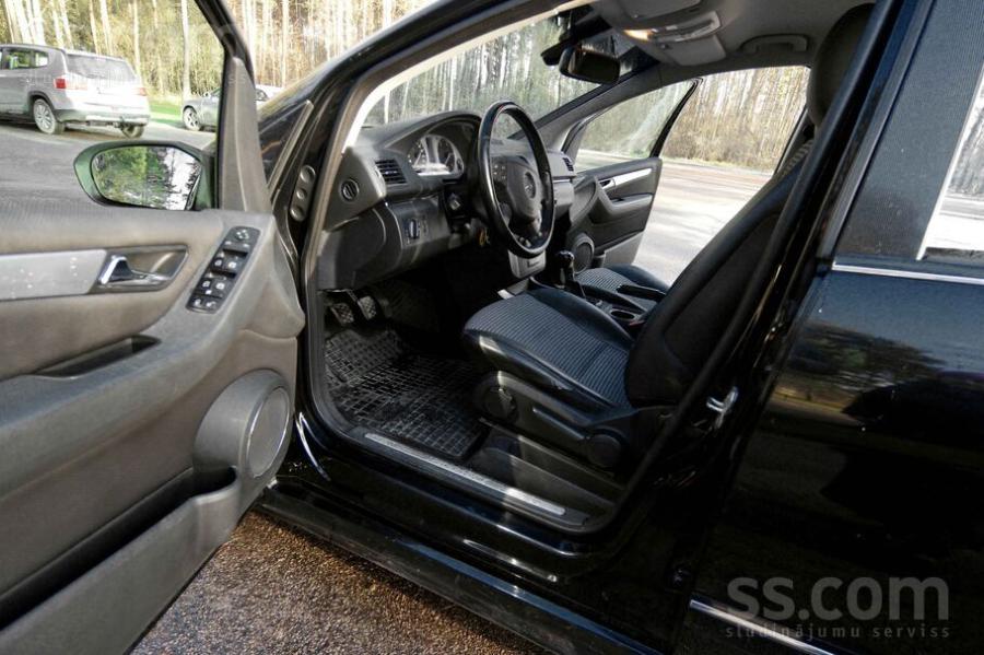 Black Mercedes-Benz B 200 2007 in Riga, with an engine capacity of 2.00 L and mileage of 237 thousand km for 2000 €, photo 15 on AUTOMOTO.COM.LV