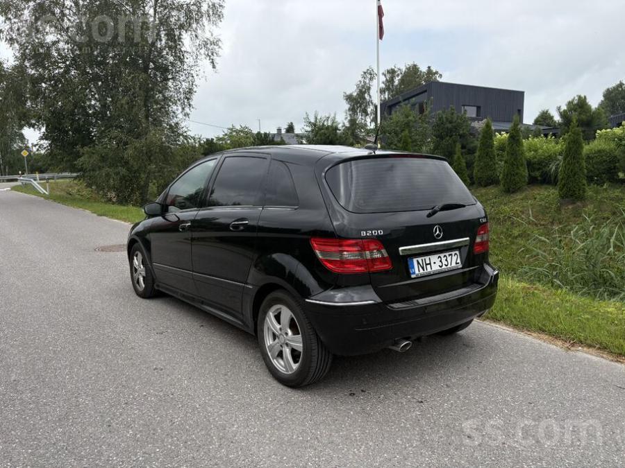 Black Mercedes-Benz B 200 2007 in Riga, with an engine capacity of 2.00 L and mileage of 191 thousand km for 3150 €, photo 4 on AUTOMOTO.COM.LV