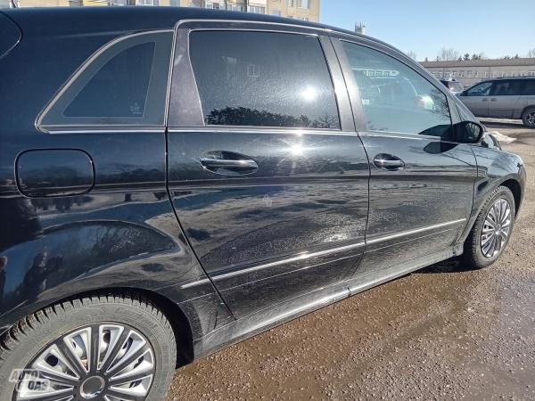Melns Mercedes-Benz B 200 2008 Viļņa, ar dzinēja tilpumu 2.00 L un nobraukumu 288 tūkst. km par 3000 €, foto 4 vietnē AUTOMOTO.COM.LV
