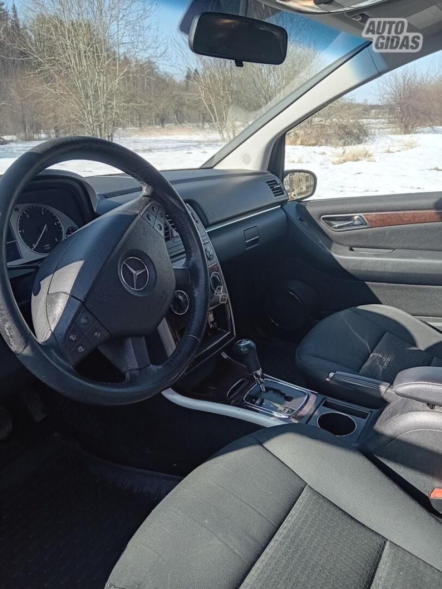 Melns Mercedes-Benz B 200 2008 Viļņa, ar dzinēja tilpumu 2.00 L un nobraukumu 288 tūkst. km par 2700 €, foto 7 vietnē AUTOMOTO.COM.LV