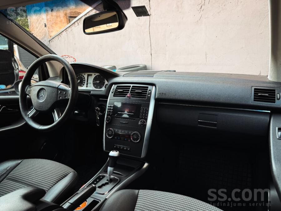 Black Mercedes-Benz B 200 2008 in Riga, with an engine capacity of 2.00 L and mileage of 315 thousand km for 1790 €, photo 8 on AUTOMOTO.COM.LV