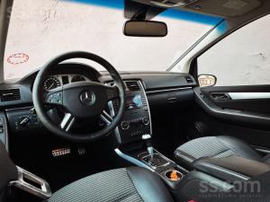 Black Mercedes-Benz B 200 2008 in Riga, with an engine capacity of 2.00 L and mileage of 315 thousand km for 1790 €, photo 9 on AUTOMOTO.COM.LV