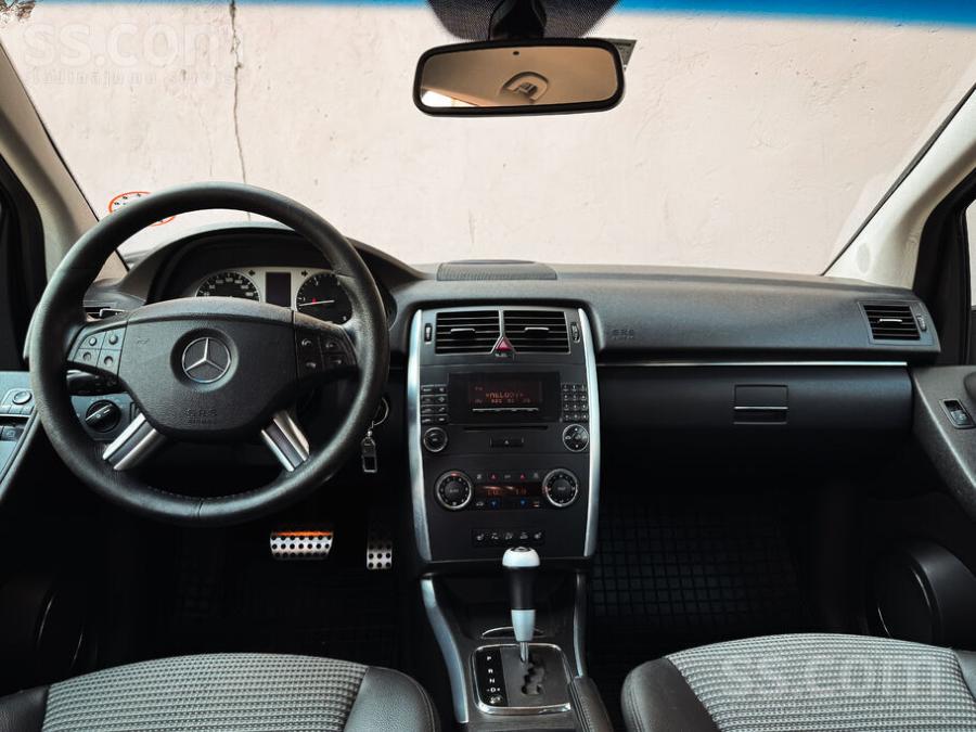 Black Mercedes-Benz B 200 2008 in Riga, with an engine capacity of 2.00 L and mileage of 315 thousand km for 1790 €, photo 10 on AUTOMOTO.COM.LV