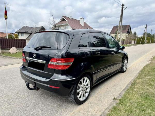 Black Mercedes-Benz B 200 2008 in Vilnius, with an engine capacity of 2.00 L and mileage of 301 thousand km for 3490 €, photo 5 on AUTOMOTO.COM.LV