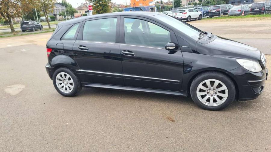 Black Mercedes-Benz B 200 2008 in Siauliai, with an engine capacity of 2.00 L and mileage of 226 thousand km for 2999 €, photo 4 on AUTOMOTO.COM.LV