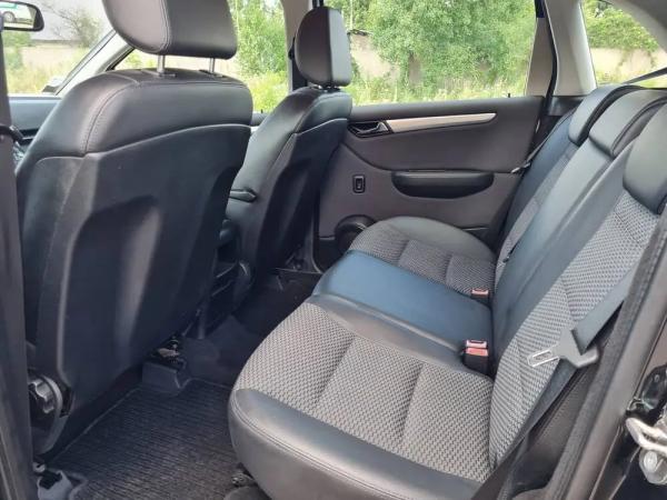 Black Mercedes-Benz B 200 2009 in Ogre, with an engine capacity of 2.00 L and mileage of 185 thousand km for 4770 €, photo 10 on AUTOMOTO.COM.LV