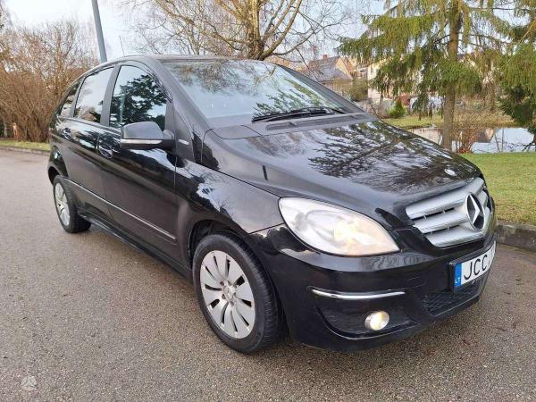 Black Mercedes-Benz B 200 2010 in Kelme, with an engine capacity of 2.00 L and mileage of 290 thousand km for 3200 €, photo 1 on AUTOMOTO.COM.LV