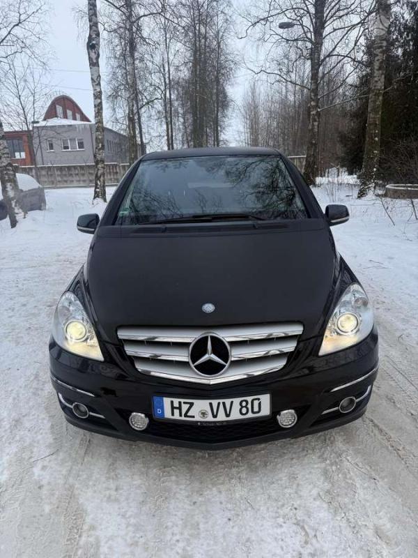 Melns Mercedes-Benz B 200 2010 Šauļi, ar dzinēja tilpumu 2.00 L un nobraukumu 290 tūkst. km par 3900 €, foto 1 vietnē AUTOMOTO.COM.LV