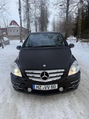 Black Mercedes-Benz B 200 2010 in Siauliai, with an engine capacity of 2.00 L and mileage of 290 thousand km for 3900 €, photo  on AUTOMOTO.COM.LV