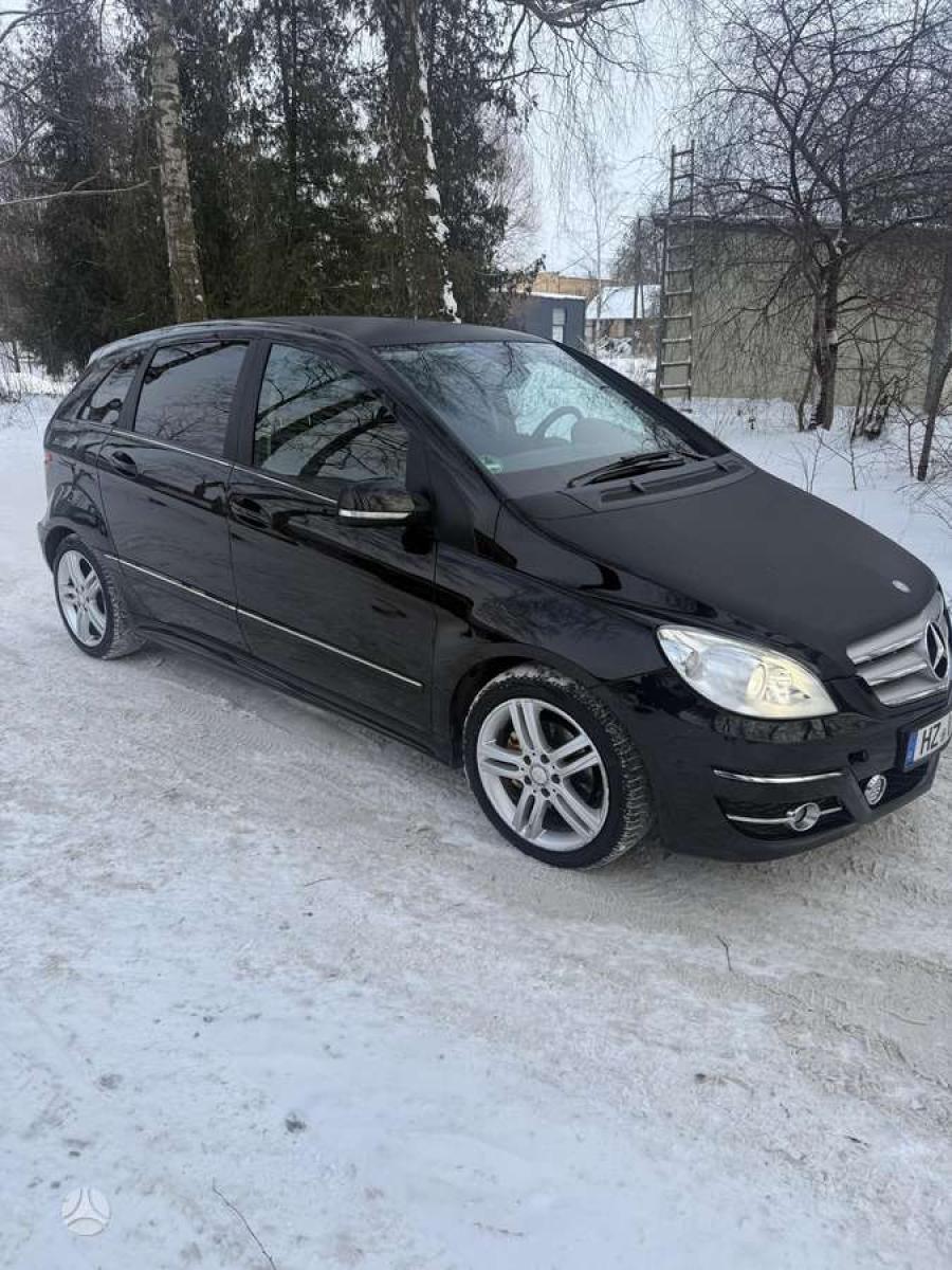 Black Mercedes-Benz B 200 2010 in Siauliai, with an engine capacity of 2.00 L and mileage of 290 thousand km for 3900 €, photo 2 on AUTOMOTO.COM.LV