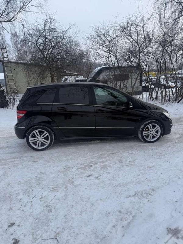 Melns Mercedes-Benz B 200 2010 Šauļi, ar dzinēja tilpumu 2.00 L un nobraukumu 290 tūkst. km par 3900 €, foto 3 vietnē AUTOMOTO.COM.LV
