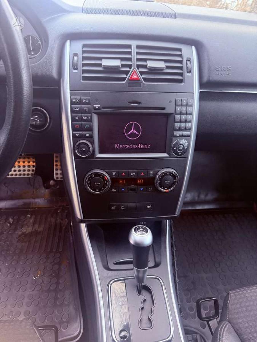 Black Mercedes-Benz B 200 2010 in Siauliai, with an engine capacity of 2.00 L and mileage of 290 thousand km for 3900 €, photo 9 on AUTOMOTO.COM.LV