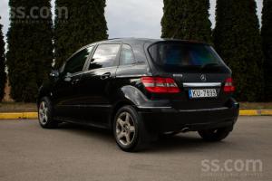 Black Mercedes-Benz B 200 2010 in Jelgava, with an engine capacity of 2.00 L and mileage of 237 thousand km for 3600 €, photo 4 on AUTOMOTO.COM.LV