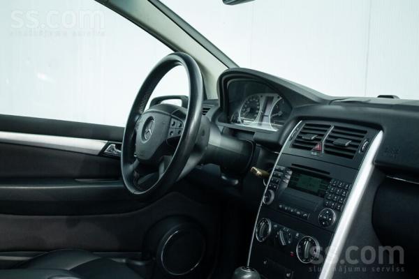 Black Mercedes-Benz B 200 2010 in Jelgava, with an engine capacity of 2.00 L and mileage of 237 thousand km for 2900 €, photo 8 on AUTOMOTO.COM.LV