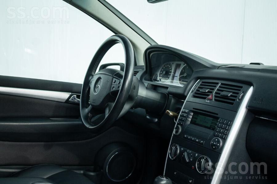 Black Mercedes-Benz B 200 2010 in Jelgava, with an engine capacity of 2.00 L and mileage of 237 thousand km for 2900 €, photo 9 on AUTOMOTO.COM.LV