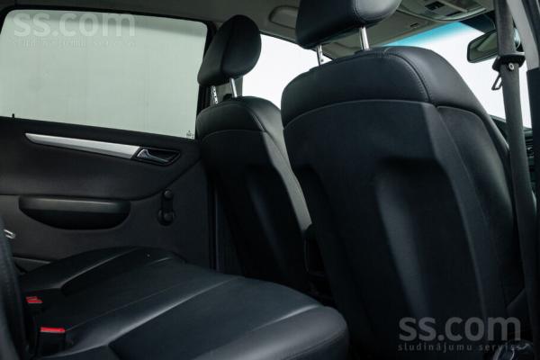 Black Mercedes-Benz B 200 2010 in Jelgava, with an engine capacity of 2.00 L and mileage of 237 thousand km for 2900 €, photo 9 on AUTOMOTO.COM.LV