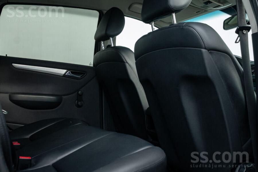 Black Mercedes-Benz B 200 2010 in Jelgava, with an engine capacity of 2.00 L and mileage of 237 thousand km for 2900 €, photo 10 on AUTOMOTO.COM.LV