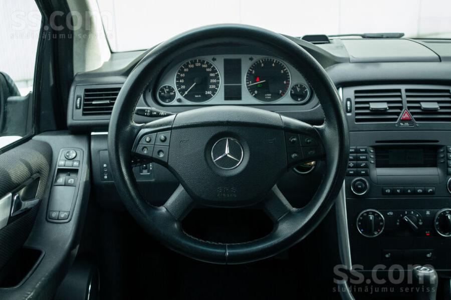 Black Mercedes-Benz B 200 2010 in Jelgava, with an engine capacity of 2.00 L and mileage of 237 thousand km for 2900 €, photo 13 on AUTOMOTO.COM.LV