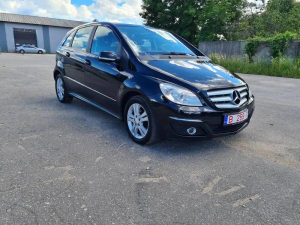 Black Mercedes-Benz B 200 2010 in Ogre, with an engine capacity of 2.00 L and mileage of 185 thousand km for 4770 €, photo 3 on AUTOMOTO.COM.LV