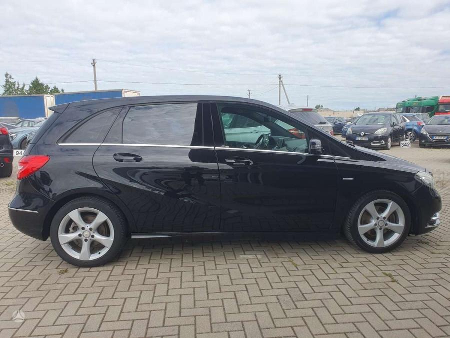 Melns Mercedes-Benz B 200 2012 Tauragė, ar dzinēja tilpumu 1.80 L un nobraukumu 331 tūkst. km par 5350 €, foto 8 vietnē AUTOMOTO.COM.LV