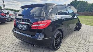 Black Mercedes-Benz B 200 2012 in Prienai, with an engine capacity of 1.80 L and mileage of 238 thousand km for 7500 €, photo 9 on AUTOMOTO.COM.LV