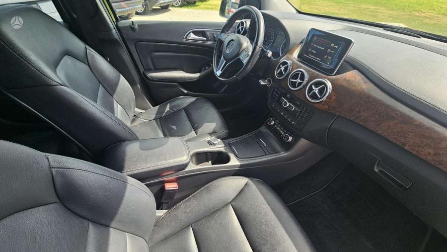 Black Mercedes-Benz B 200 2012 in Prienai, with an engine capacity of 1.80 L and mileage of 238 thousand km for 7500 €, photo 13 on AUTOMOTO.COM.LV
