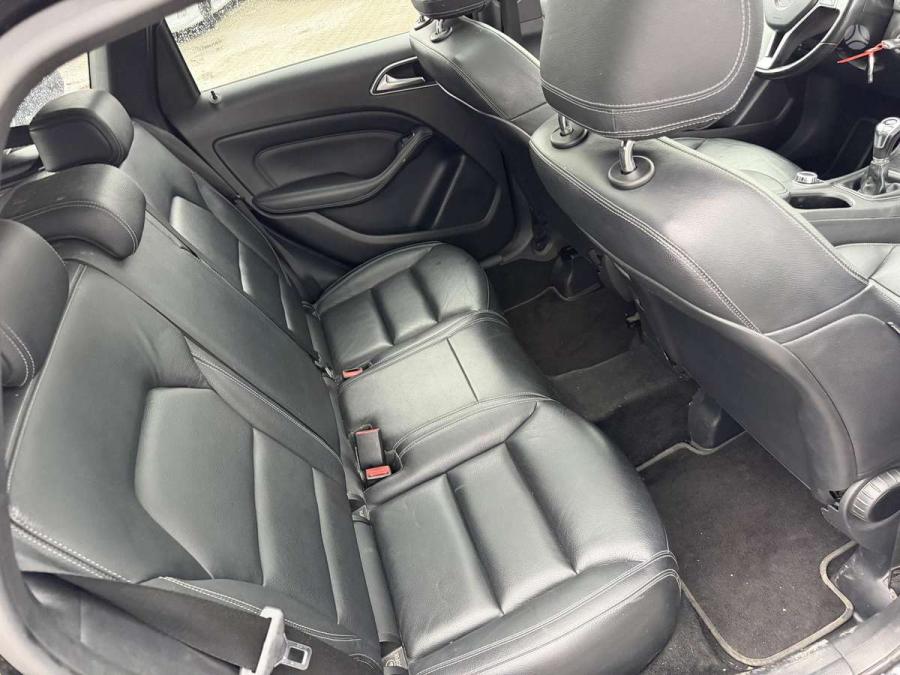 Melns Mercedes-Benz B 200 2012 Tauragė, ar dzinēja tilpumu 1.80 L un nobraukumu 282 tūkst. km par 4800 €, foto 7 vietnē AUTOMOTO.COM.LV
