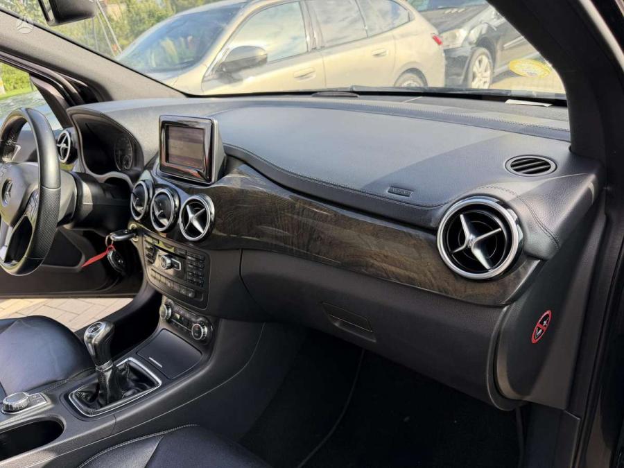 Melns Mercedes-Benz B 200 2012 Tauragė, ar dzinēja tilpumu 1.80 L un nobraukumu 282 tūkst. km par 4800 €, foto 24 vietnē AUTOMOTO.COM.LV