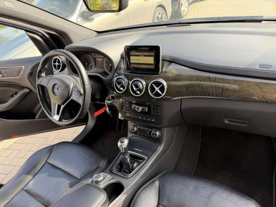 Melns Mercedes-Benz B 200 2012 Tauragė, ar dzinēja tilpumu 1.80 L un nobraukumu 282 tūkst. km par 4800 €, foto 28 vietnē AUTOMOTO.COM.LV