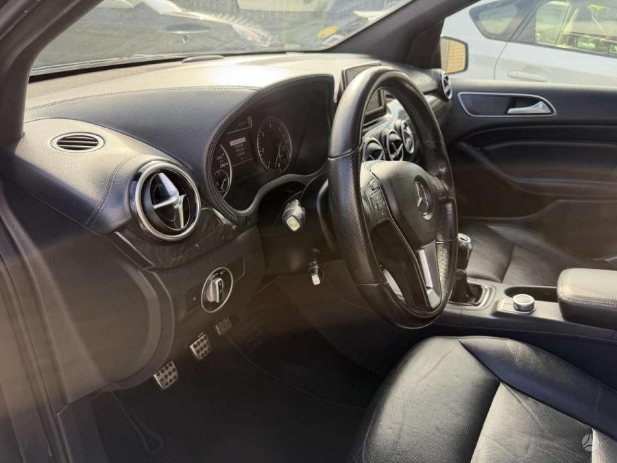 Melns Mercedes-Benz B 200 2012 Tauragė, ar dzinēja tilpumu 1.80 L un nobraukumu 282 tūkst. km par 4800 €, foto 31 vietnē AUTOMOTO.COM.LV