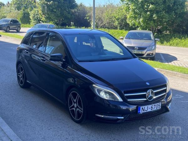 Black Mercedes-Benz B 200 2013 in Riga, with an engine capacity of 1.80 L and mileage of 300 thousand km for 5900 €, photo 2 on AUTOMOTO.COM.LV