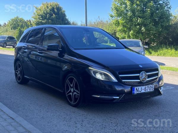 Black Mercedes-Benz B 200 2013 in Riga, with an engine capacity of 1.80 L and mileage of 300 thousand km for 5900 €, photo 4 on AUTOMOTO.COM.LV