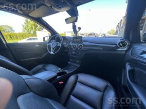 Black Mercedes-Benz B 200 2013 in Riga, with an engine capacity of 1.80 L and mileage of 300 thousand km for 5900 €, photo 12 on AUTOMOTO.COM.LV