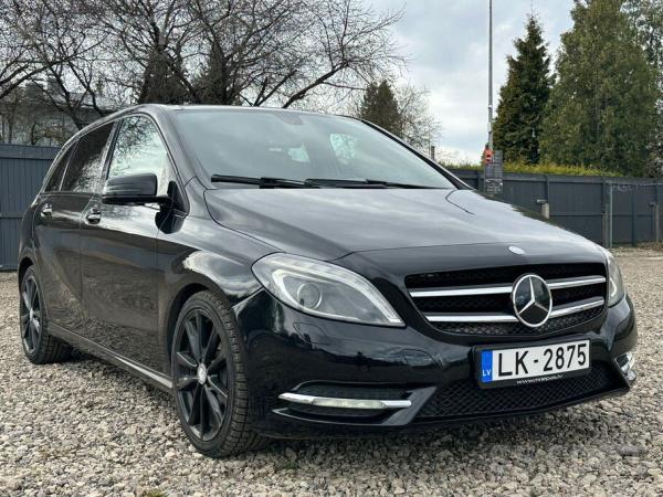 Black Mercedes-Benz B 200 2013 in Riga, with an engine capacity of 1.80 L and mileage of 179 thousand km for 7500 €, photo 1 on AUTOMOTO.COM.LV