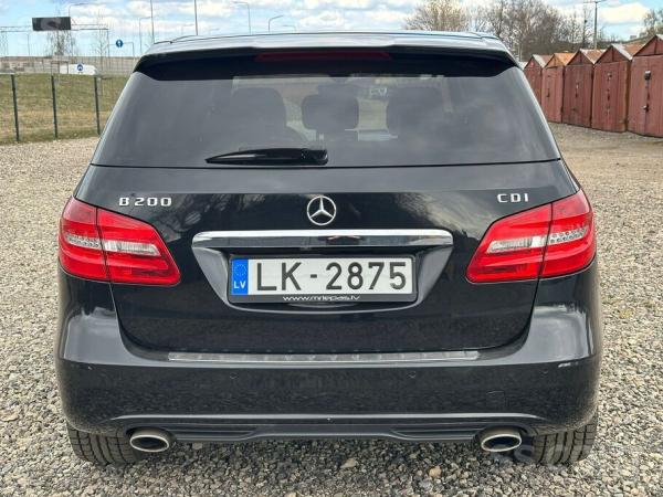 Black Mercedes-Benz B 200 2013 in Riga, with an engine capacity of 1.80 L and mileage of 179 thousand km for 7500 €, photo 4 on AUTOMOTO.COM.LV