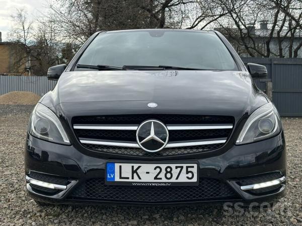 Black Mercedes-Benz B 200 2013 in Riga, with an engine capacity of 1.80 L and mileage of 179 thousand km for 7500 €, photo 8 on AUTOMOTO.COM.LV