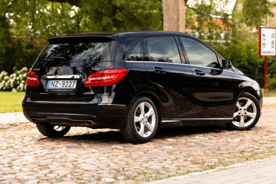 Melns Mercedes-Benz B 200 2013 Rīga, ar dzinēja tilpumu 1.80 L un nobraukumu 243 tūkst. km par 7990 €, foto 4 vietnē AUTOMOTO.COM.LV