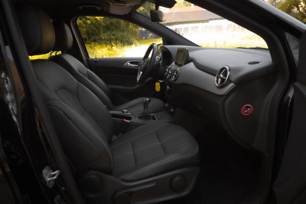Black Mercedes-Benz B 200 2013 in Riga, with an engine capacity of 1.80 L and mileage of 243 thousand km for 7990 €, photo 9 on AUTOMOTO.COM.LV