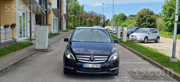 Black Mercedes-Benz B 200 2014 in Riga, with an engine capacity of 2.00 L and mileage of 0 thousand km for 4990 €, photo 3 on AUTOMOTO.COM.LV