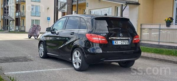Black Mercedes-Benz B 200 2014 in Riga, with an engine capacity of 2.00 L and mileage of 0 thousand km for 4990 €, photo 4 on AUTOMOTO.COM.LV