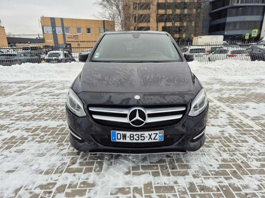 Black Mercedes-Benz B 200 2015 in Kaunas, with an engine capacity of 2.14 L and mileage of 210 thousand km for 7900 €, photo 2 on AUTOMOTO.COM.LV