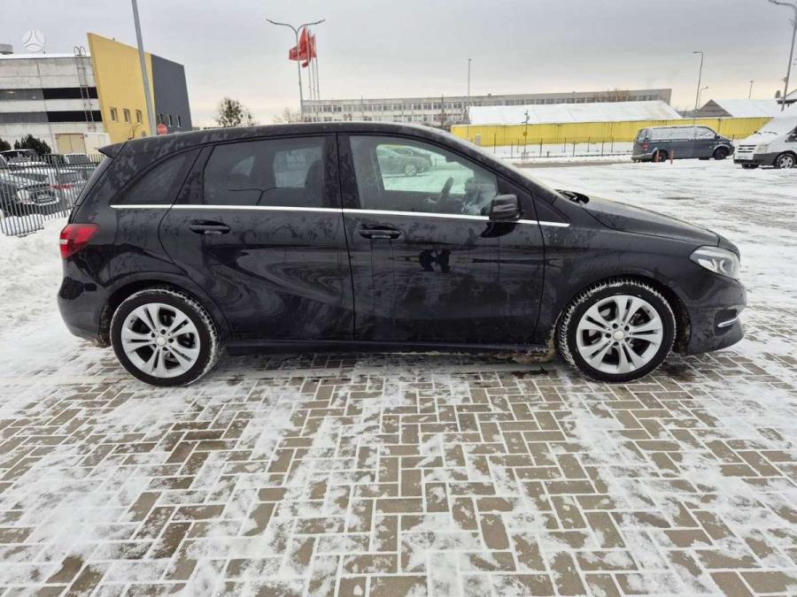 Black Mercedes-Benz B 200 2015 in Kaunas, with an engine capacity of 2.14 L and mileage of 210 thousand km for 7900 €, photo 5 on AUTOMOTO.COM.LV