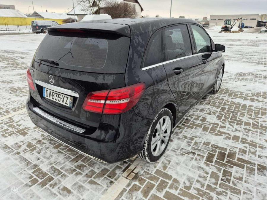 Black Mercedes-Benz B 200 2015 in Kaunas, with an engine capacity of 2.14 L and mileage of 210 thousand km for 7900 €, photo 6 on AUTOMOTO.COM.LV