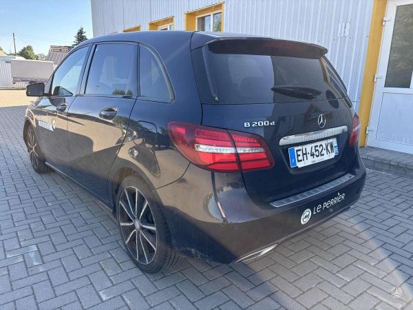 Black Mercedes-Benz B 200 2016 in Taurage, with an engine capacity of 2.14 L and mileage of 280 thousand km for 4800 €, photo 7 on AUTOMOTO.COM.LV